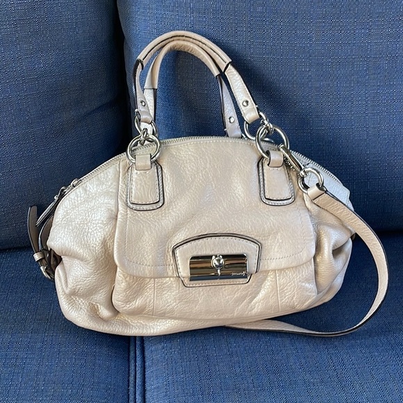 Coach | Bags | Coach Purse W Adjustable Straps And Front Pocket ...